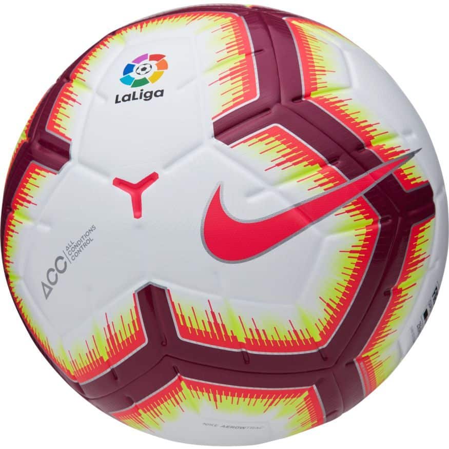 Nike dévoile les ballons "Merlin" pour ses championnats nationaux