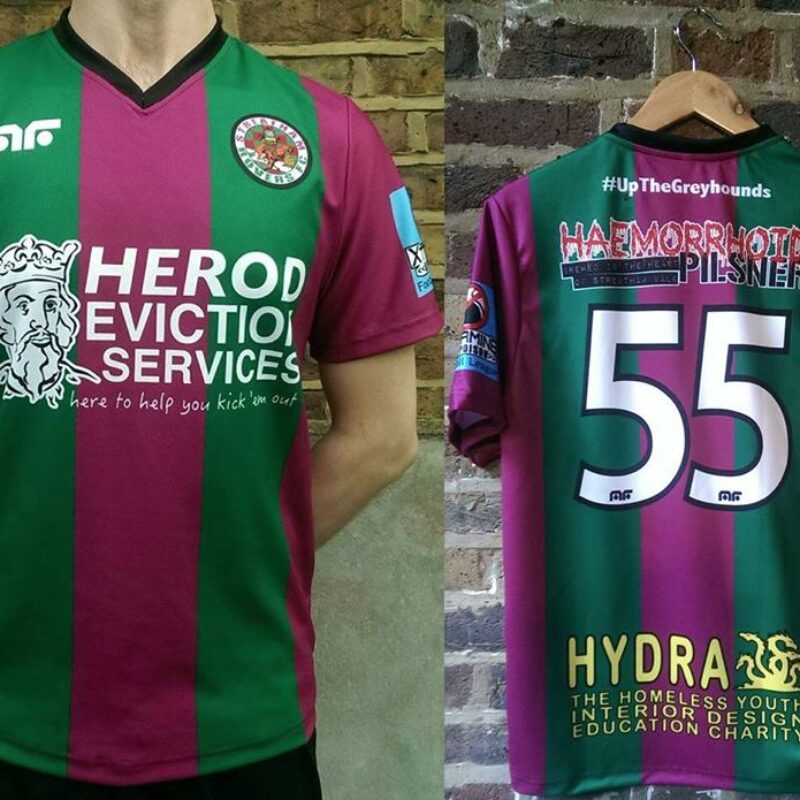 Les maillots d'un obscur club amateur anglais piratés par un fan ...