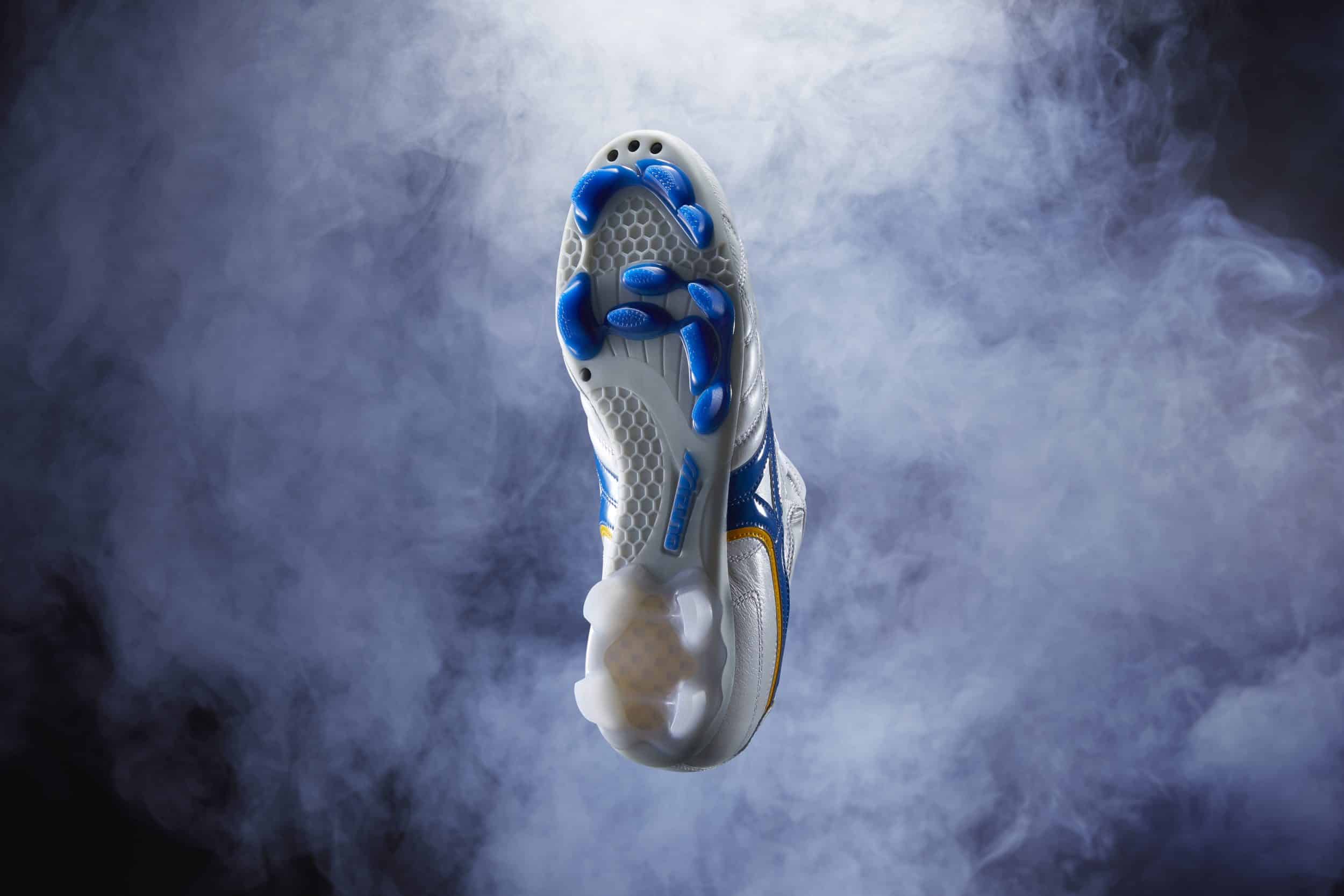 Mizuno réédite la Wave Cup Legend de Rivaldo ! - footpack.