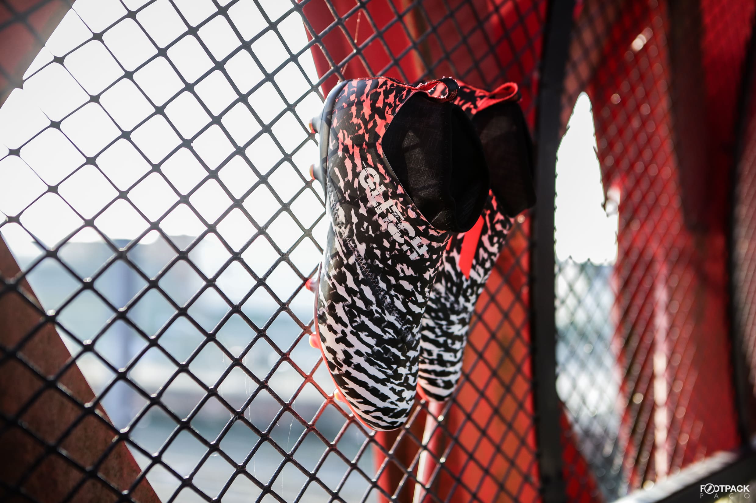 adidas présente les nouveaux skins Glitch "Initiator"