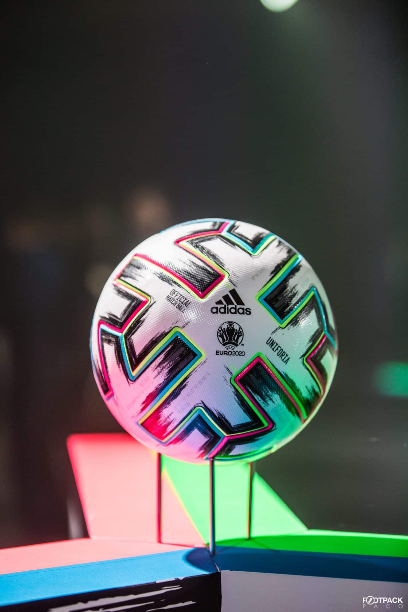 Le ballon de l'Euro 2020, Uniforia, présenté par adidas
