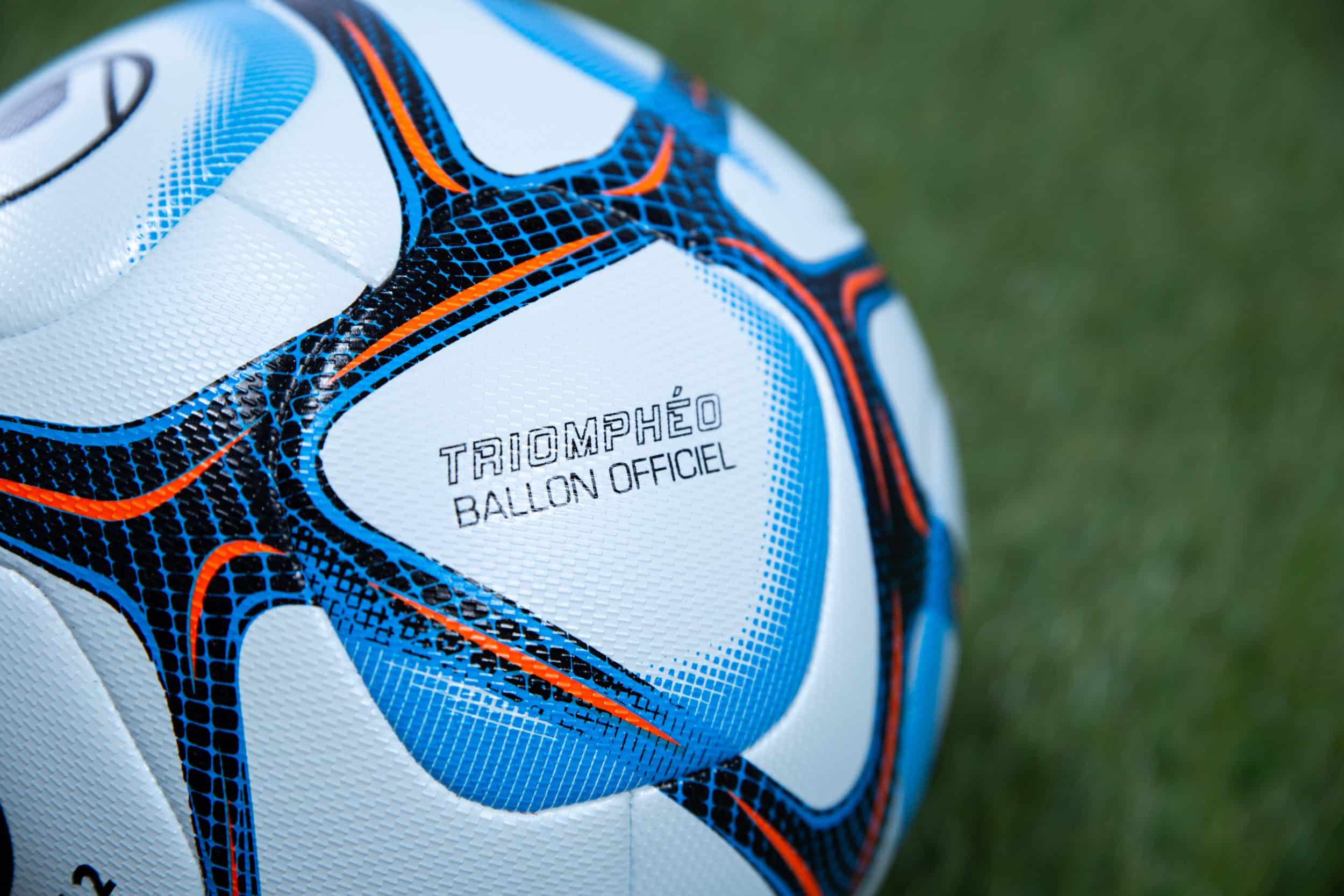 uhlsport présente les ballons 2020-2021 de la Ligue 1 et de la Ligue 2