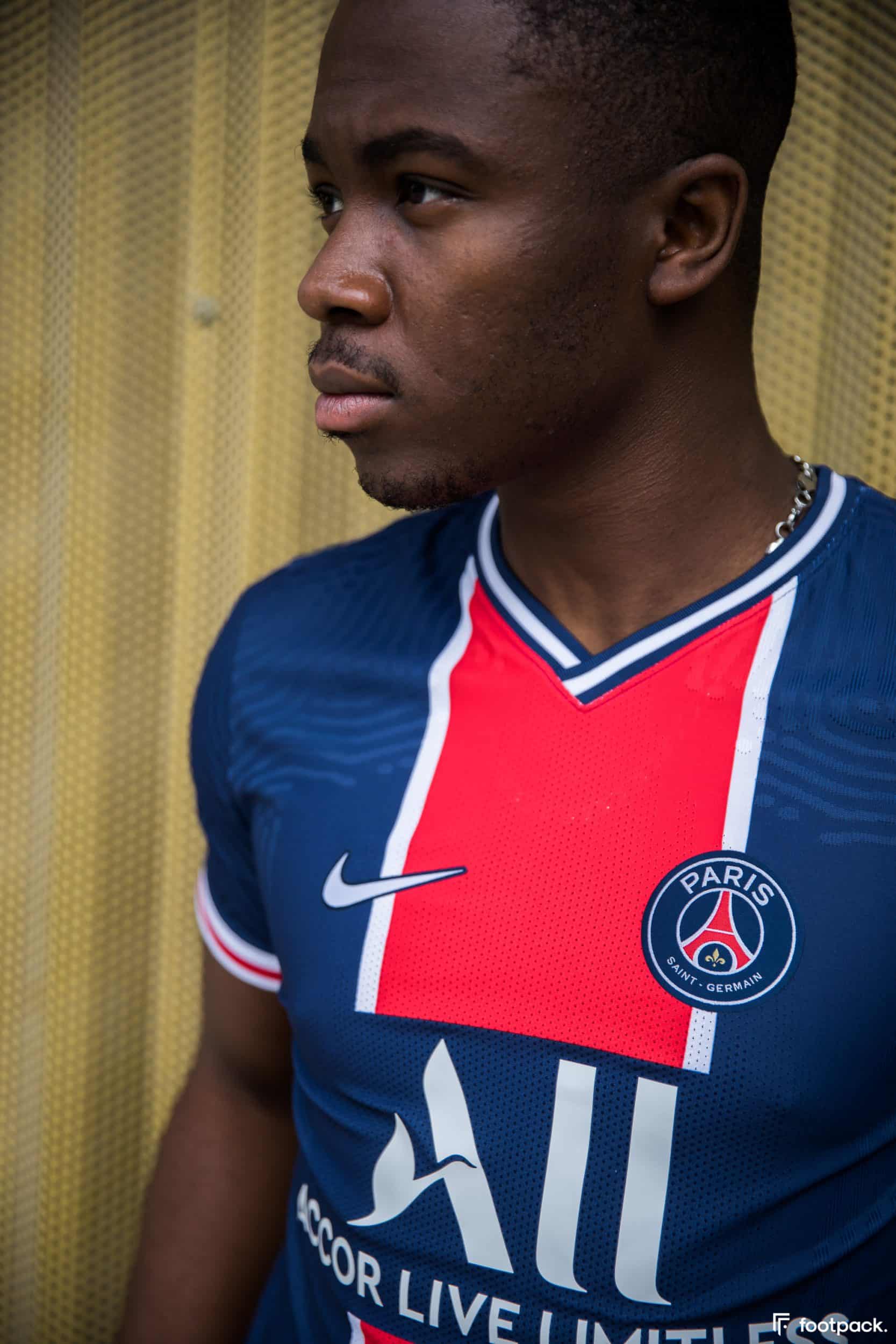 Maillot du PSG : l'histoire de la bande Hechter
