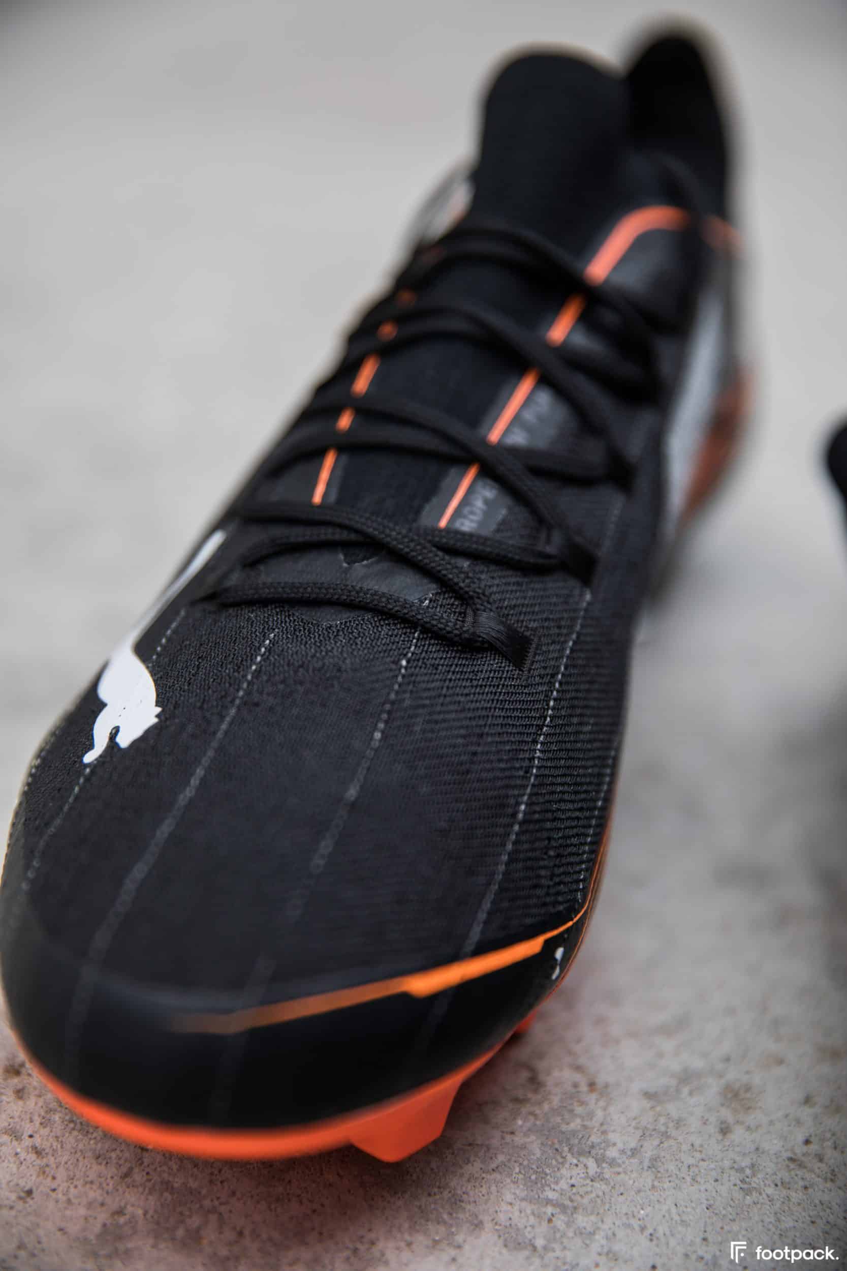 Vitesse et explosivité : les promesses du prototype de crampons Puma