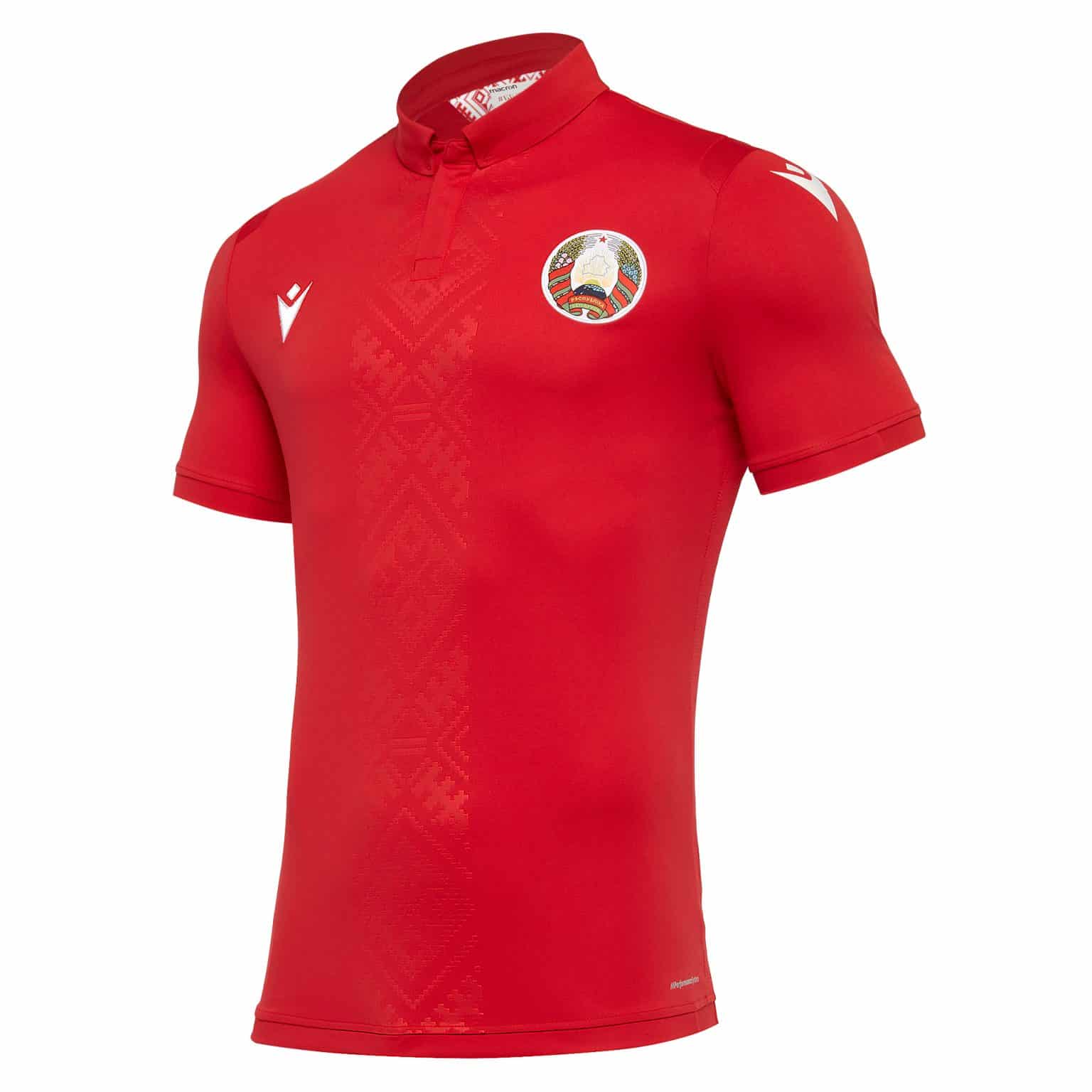 Avec l'UEFA, Macron lance les maillots des petites sélections nationales