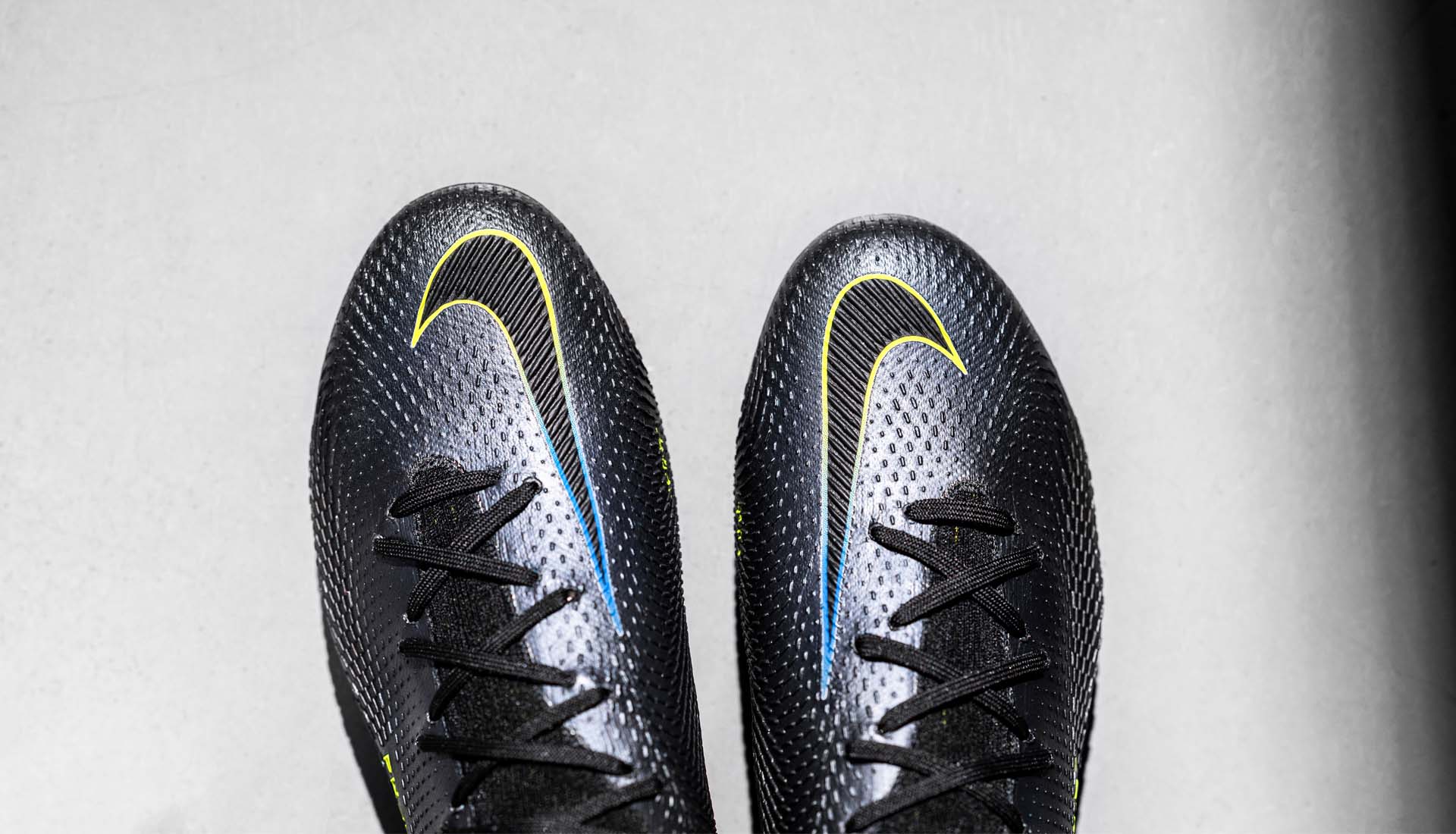 Nike lance un nouveau pack blackout "Black x Prism"