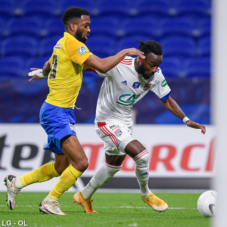 Maxwel Cornet réinvente les chaussures masquées ! - footpack.