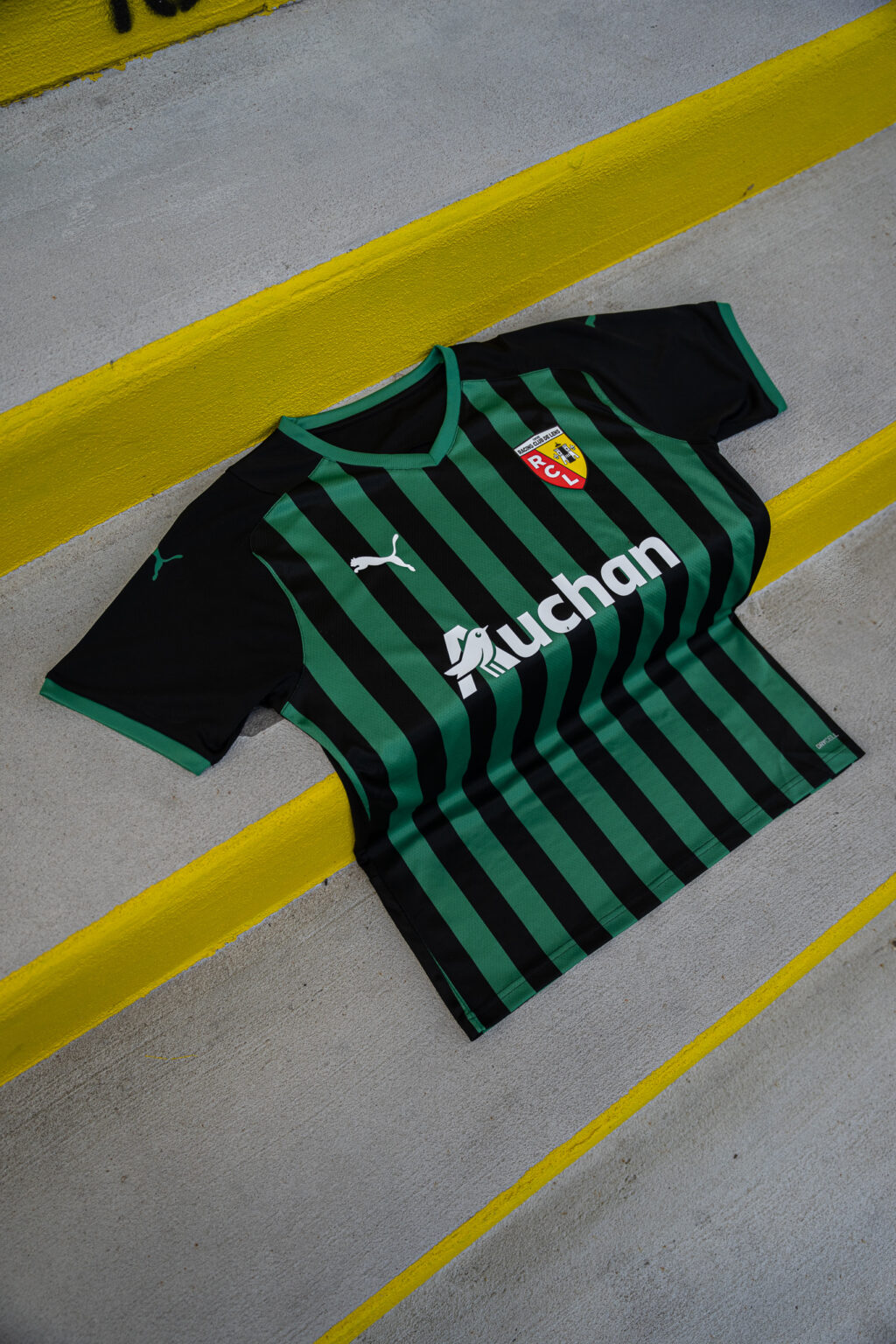 Les maillots du RC Lens 2021-2022 présentés par PUMA - footpack.