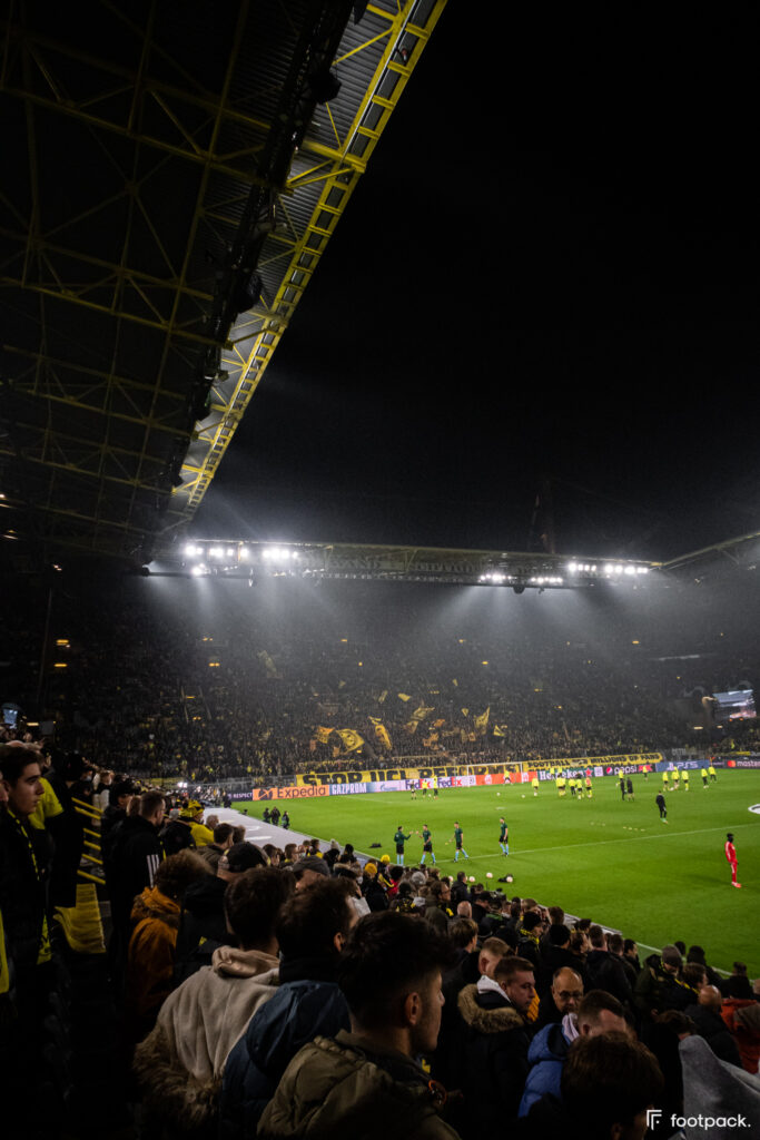 Immersion dans l'enfer du Mur Jaune du Borussia Dortmund - Au Stade