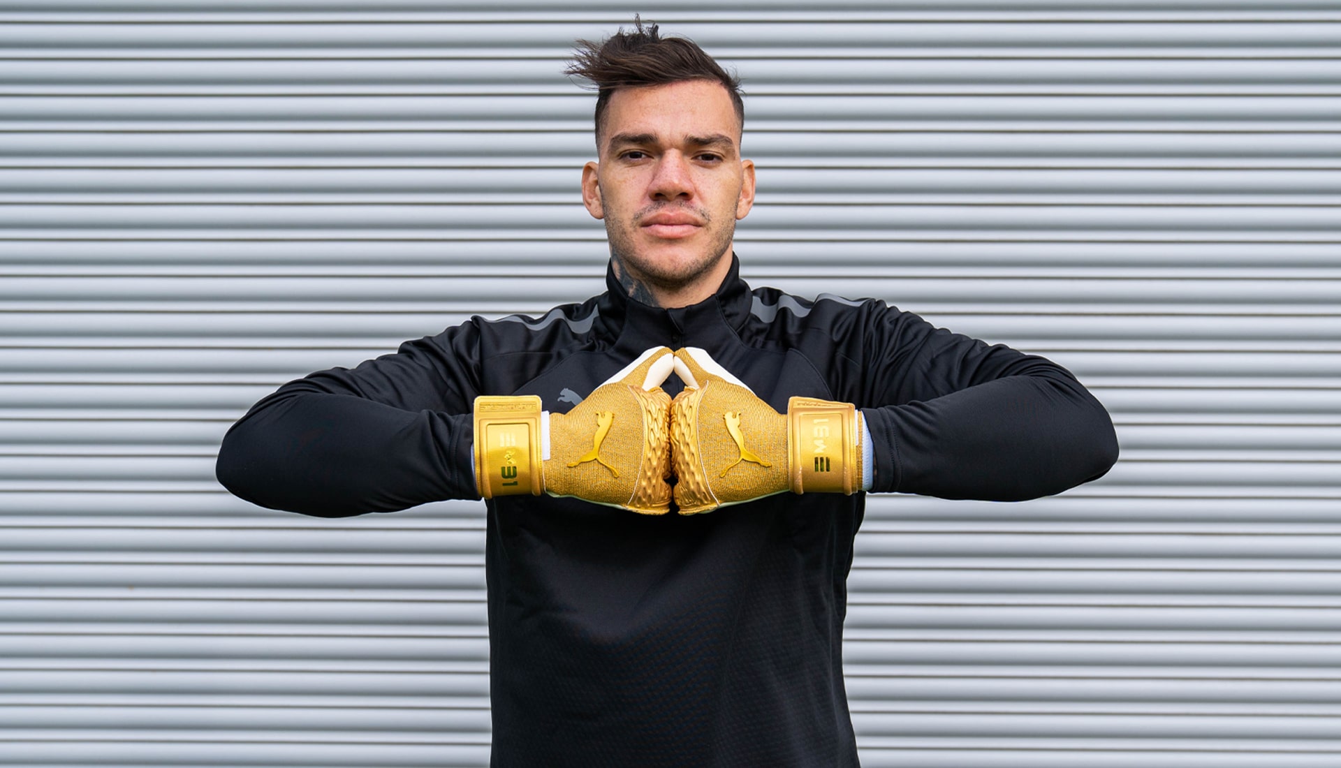 PUMA offre des gants en or à Pickford et Ederson