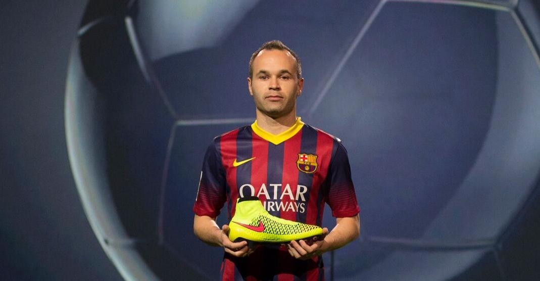 Iniesta en crampons masqués, fin de l'aventure avec Asics