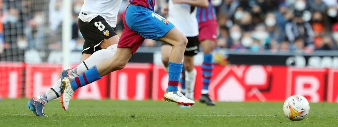 Une touche de dorée sur les crampons de Pedri, cadeau d'adidas