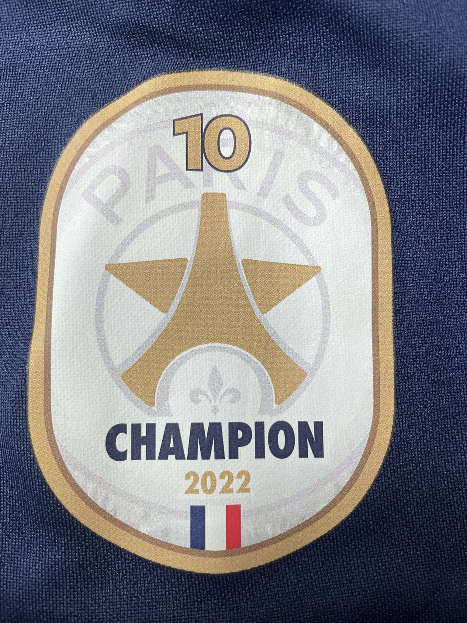 Le PSG dévoile un maillot collector pour fêter son titre de champion