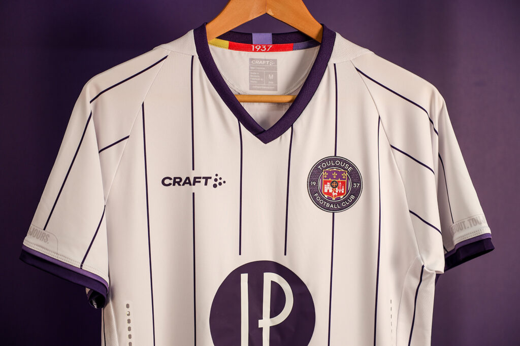 Maillots du TFC 2022-2023 : Le blanc s'invite sur la tenue domicile