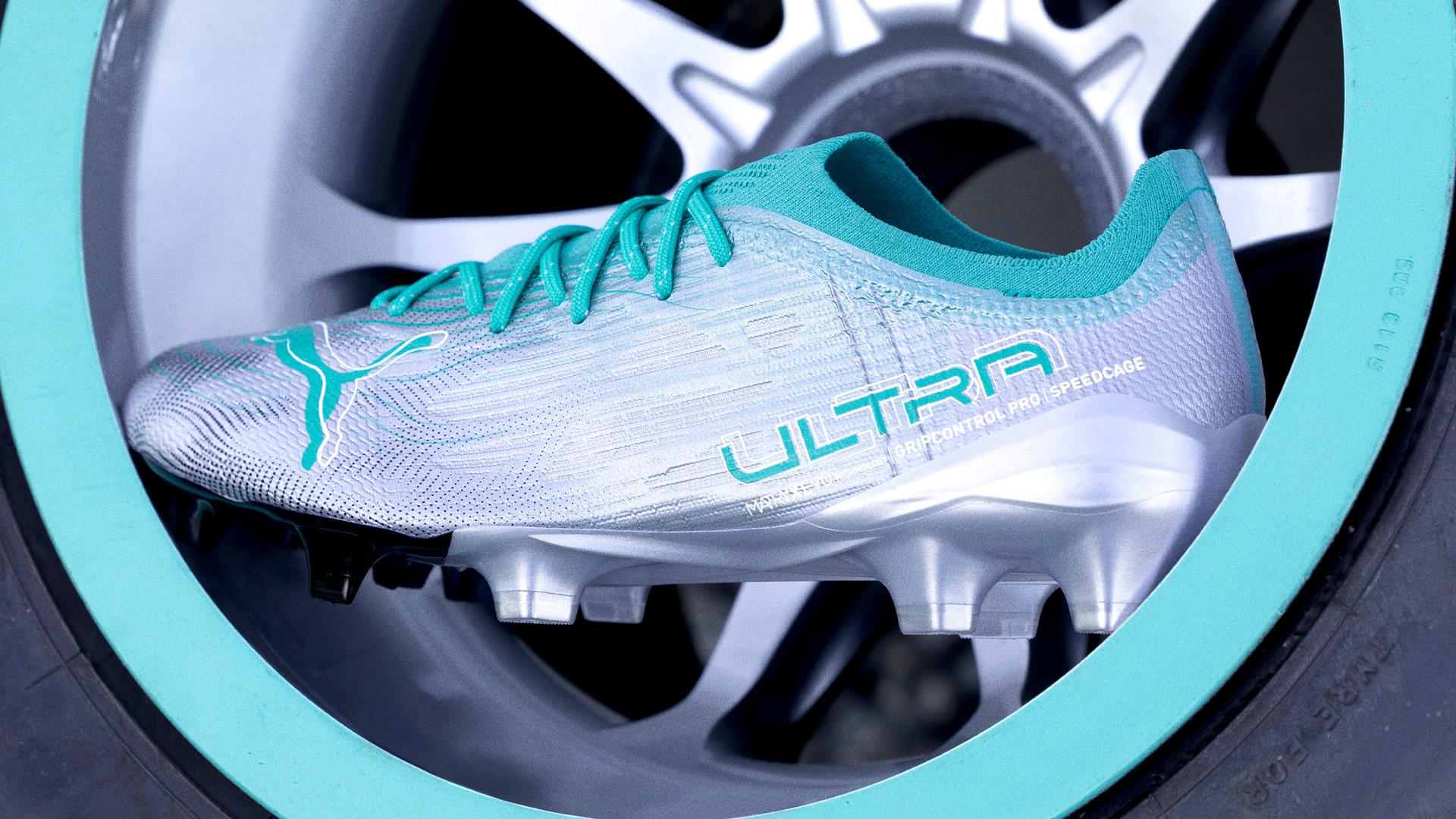 PUMA et Mercedes imaginent une paire de Ultra en édition limitée