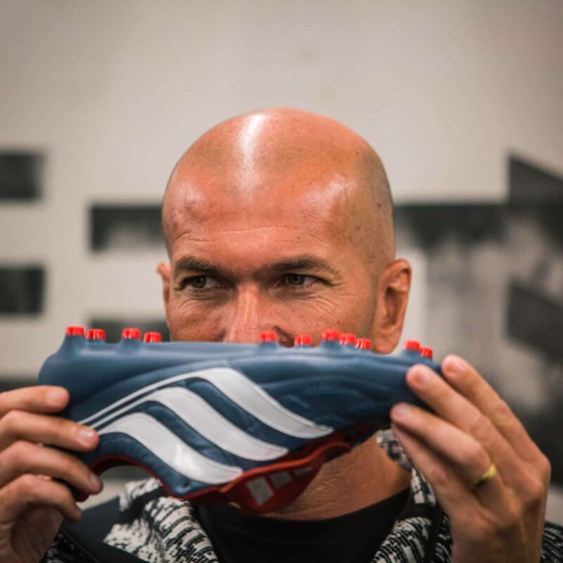 Quand Zinédine Zidane portait des crampons Asics et Line7