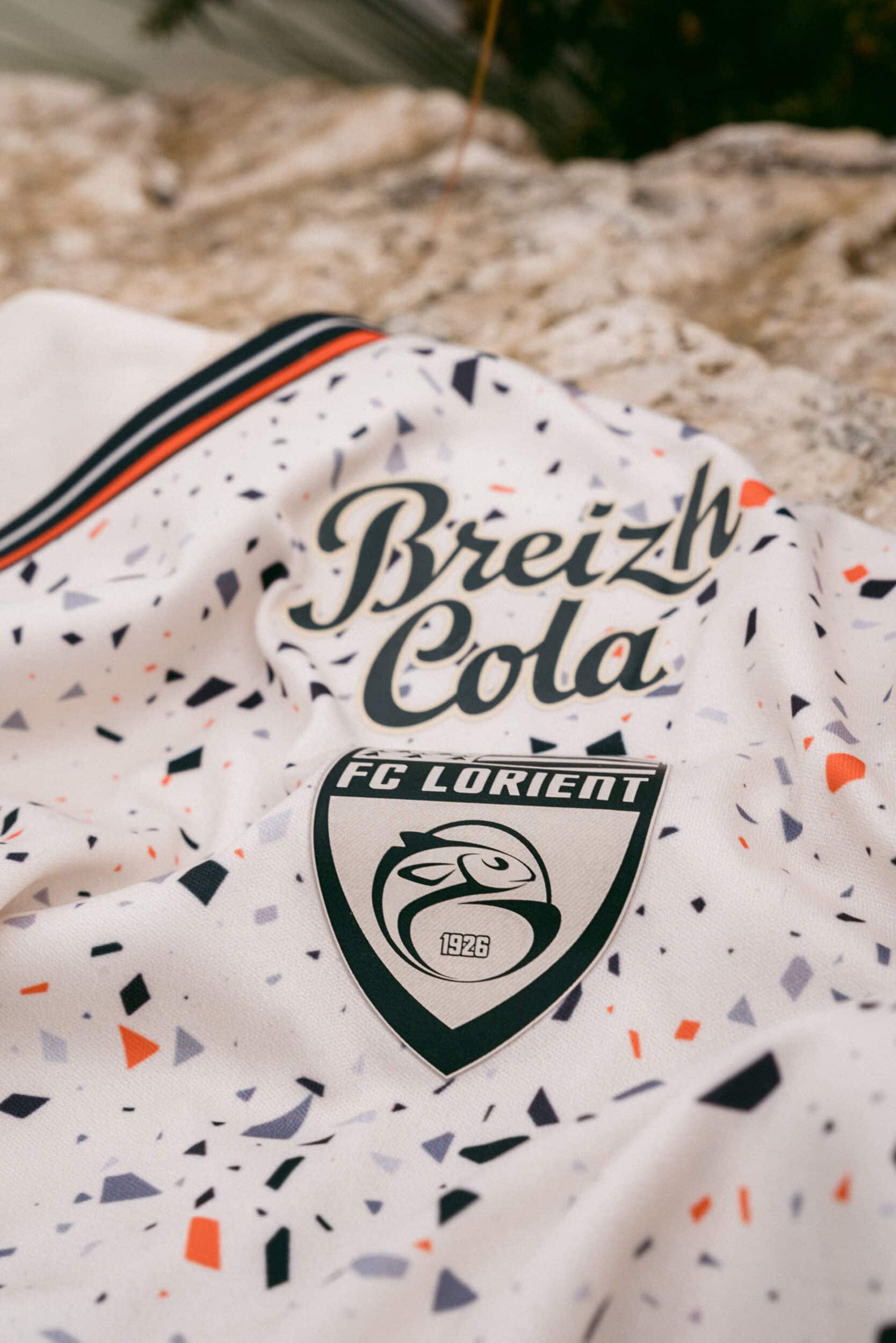 Le FC Lorient dévoile son maillot third pour la saison 2022-2023