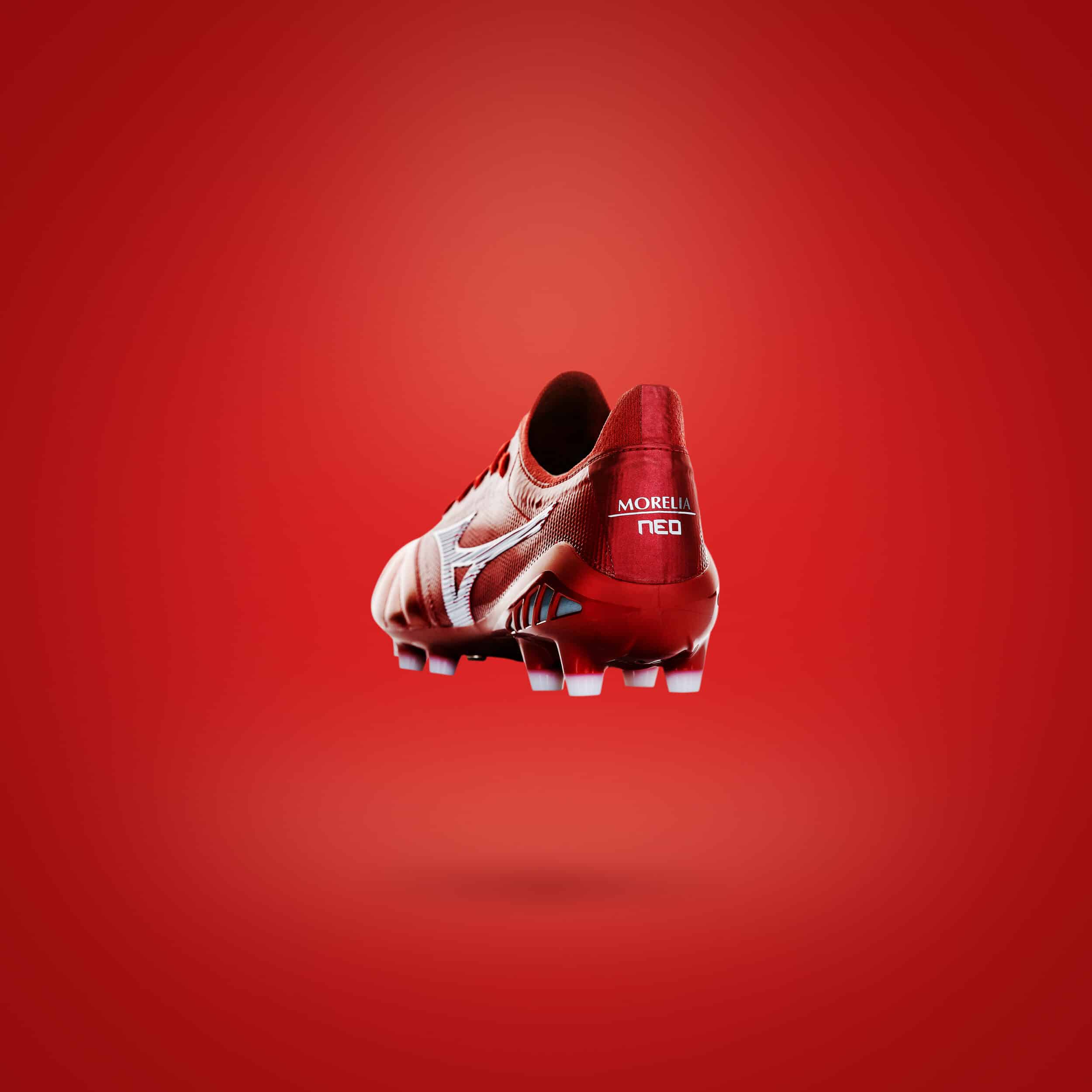 Passion Red : le nouveau pack de couleur de Mizuno - footpack.