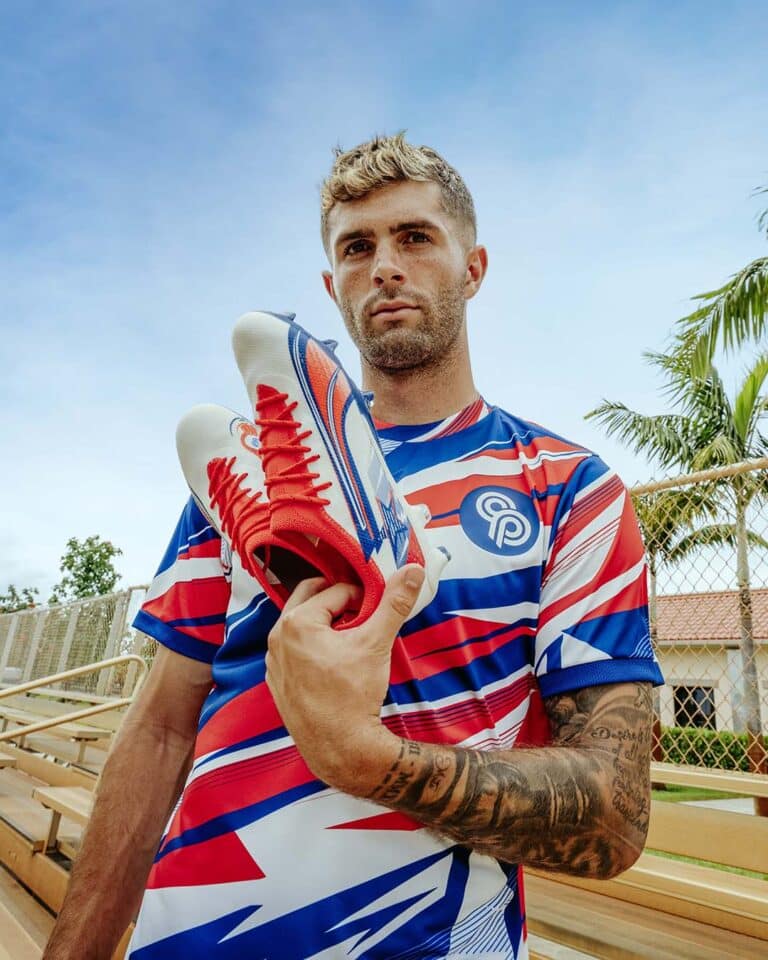 Christian Pulisic reçoit une paire de crampons PUMA exclusifs