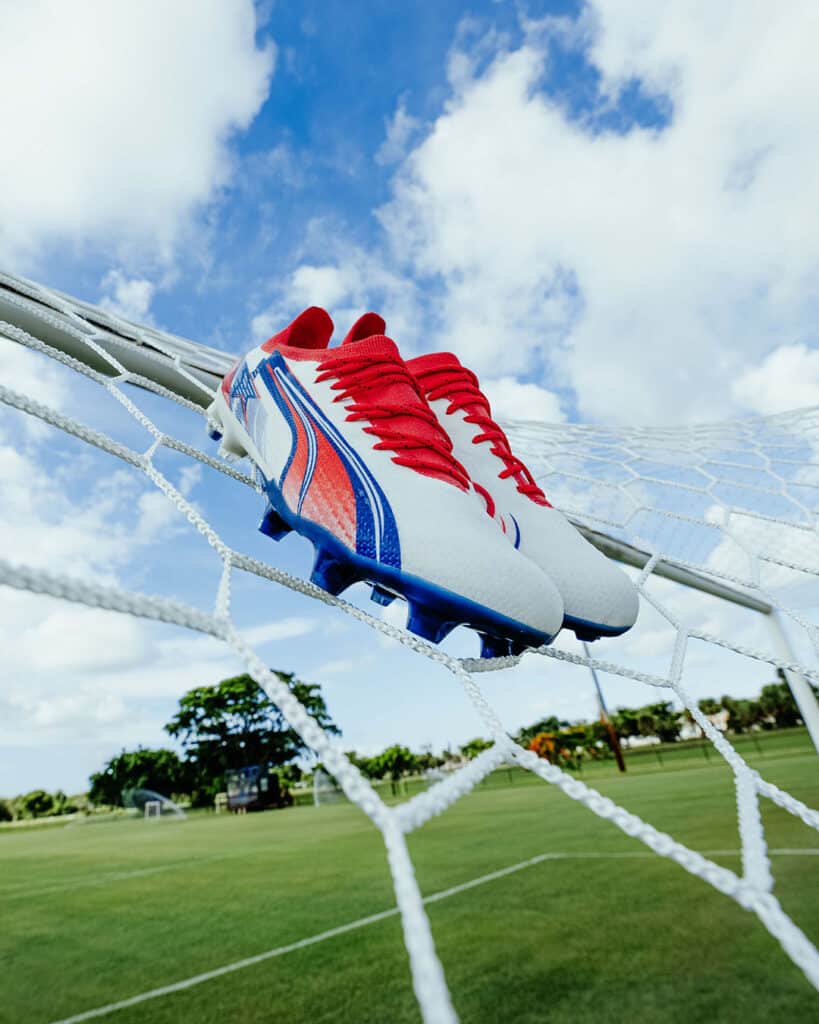 Christian Pulisic reçoit une paire de crampons PUMA exclusifs