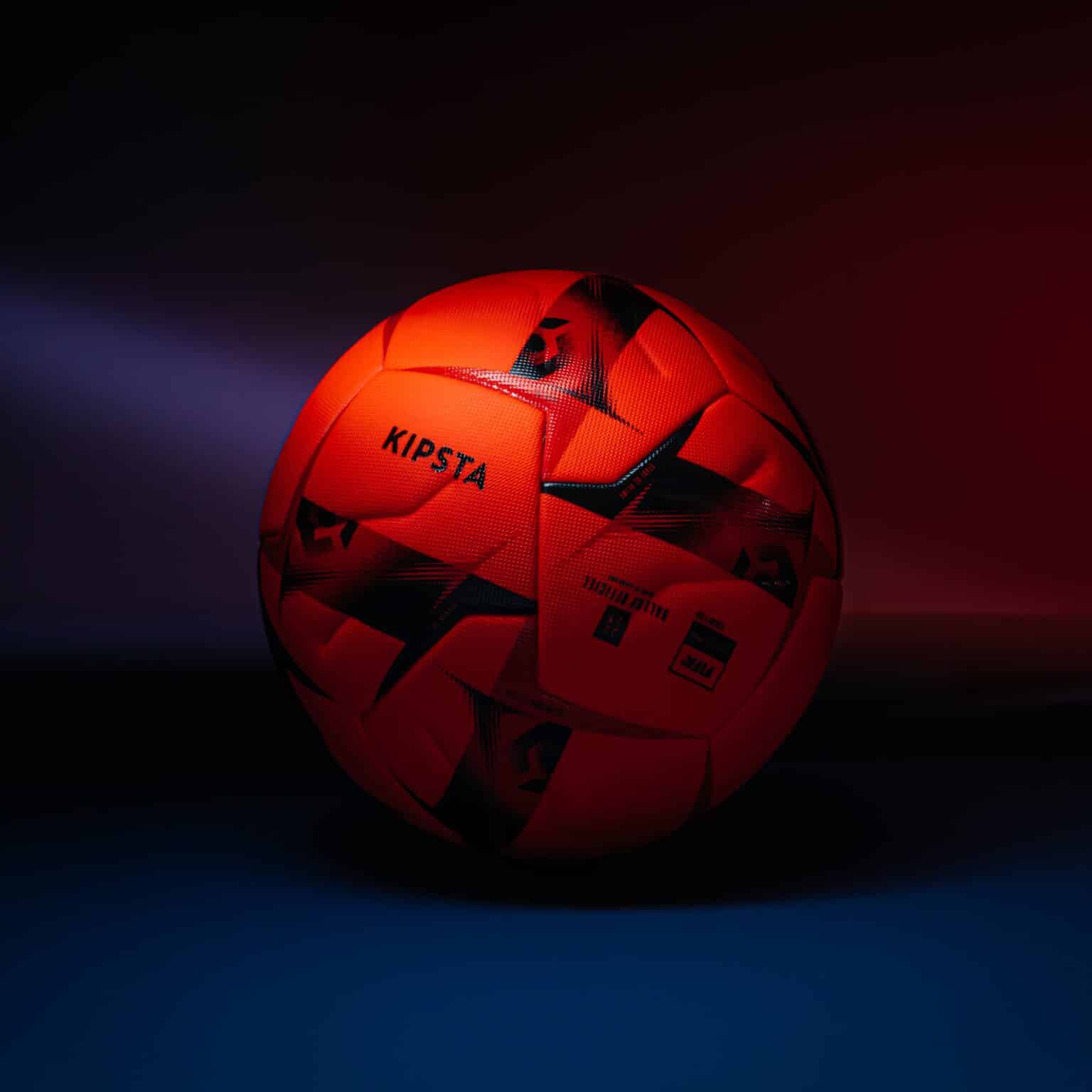 Le ballon "hiver" de la Ligue 1, dévoilé par Kipsta