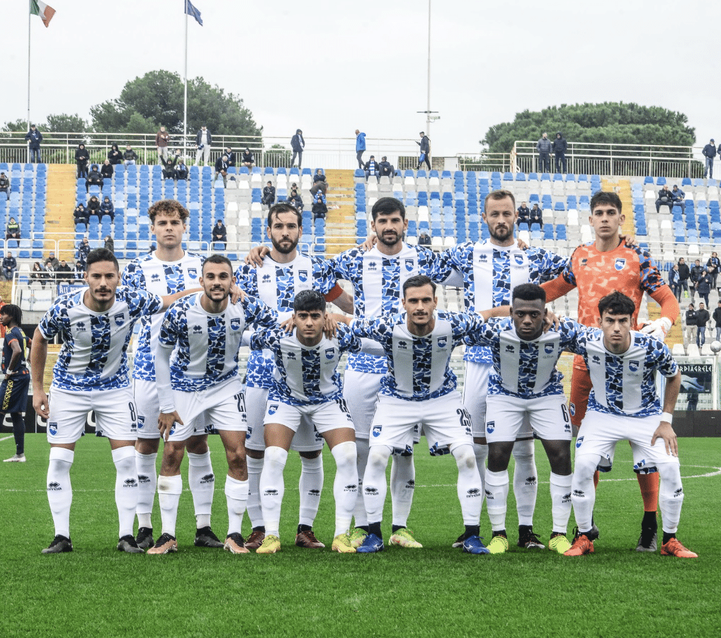 Pescara dévoile un sublime maillot en édition limitée
