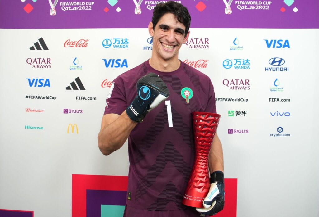 Maroc : pourquoi Bounou joue-t-il avec un maillot floqué Bono
