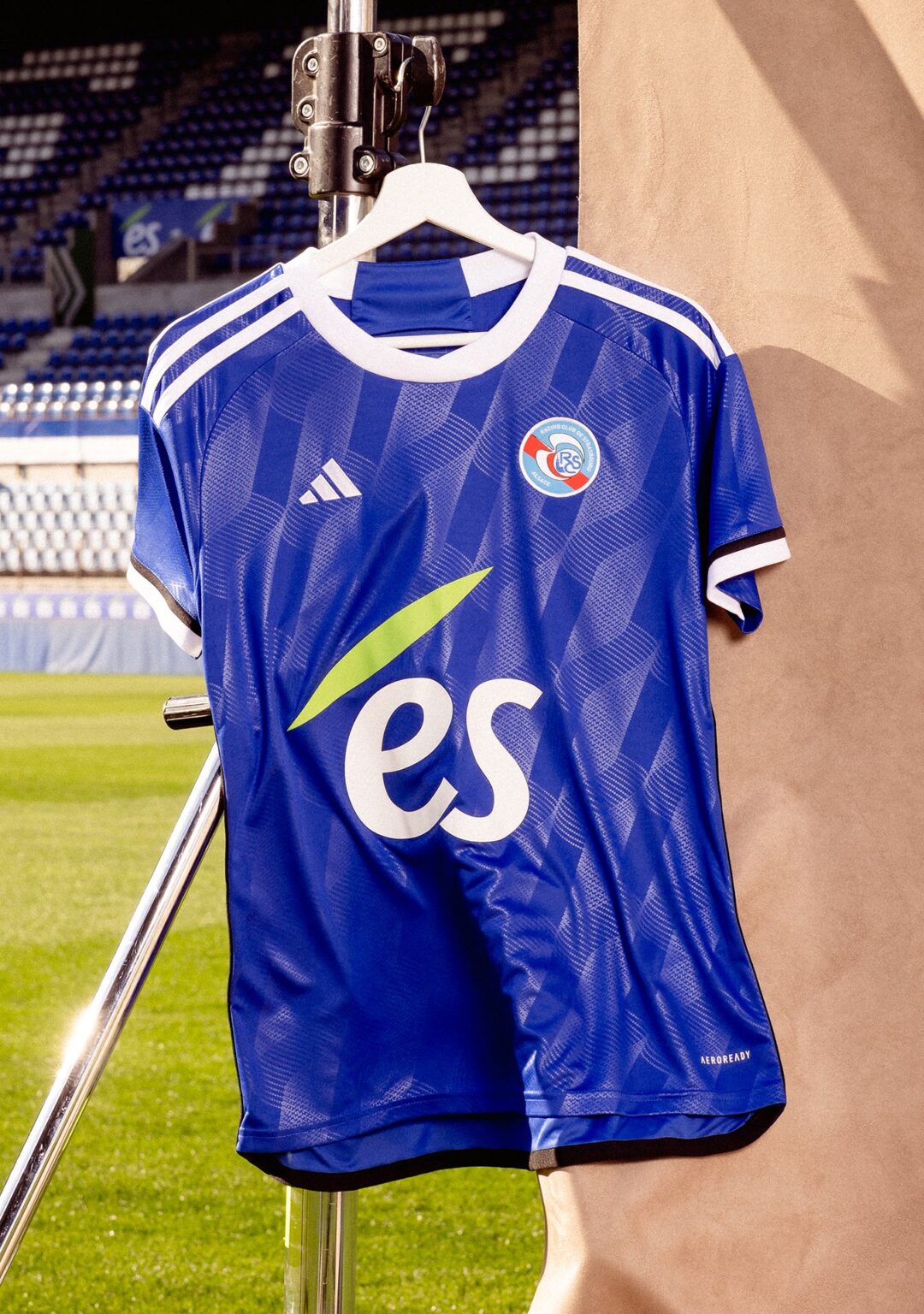 Maillot RC Strasbourg : la tenue 2023-2024 dévoilée par adidas
