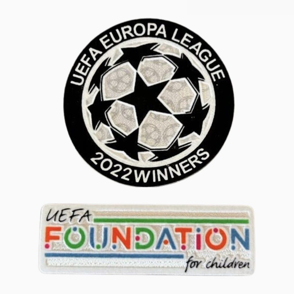 Manchester City : quel badge de Champions League sur le maillot?