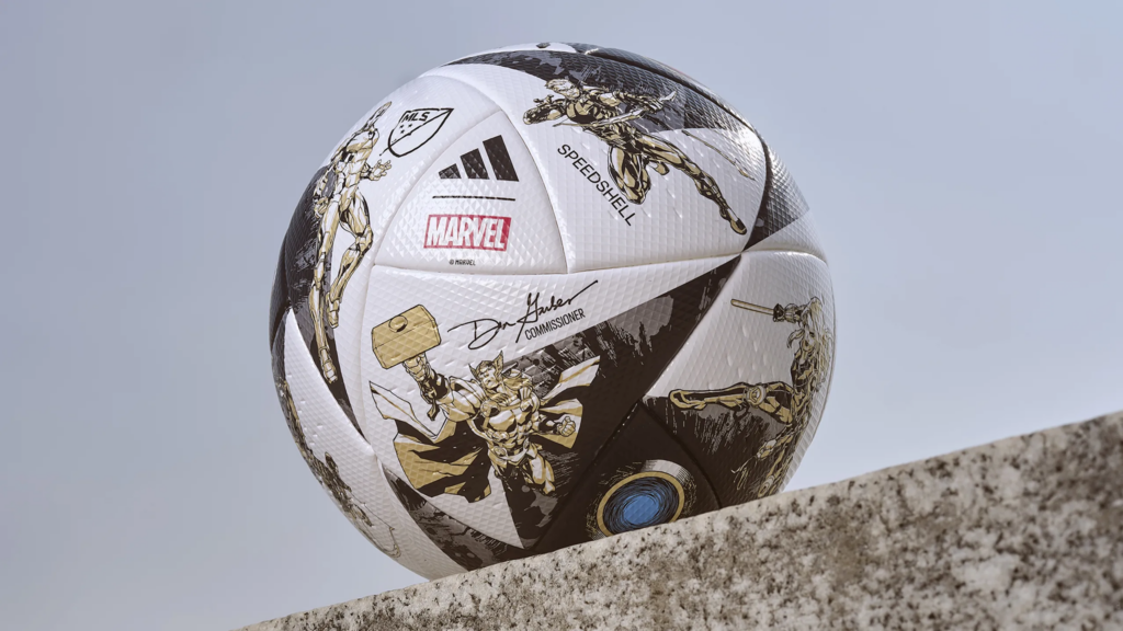 La MLS révele un ballon en collaboration avec Marvel - footpack.