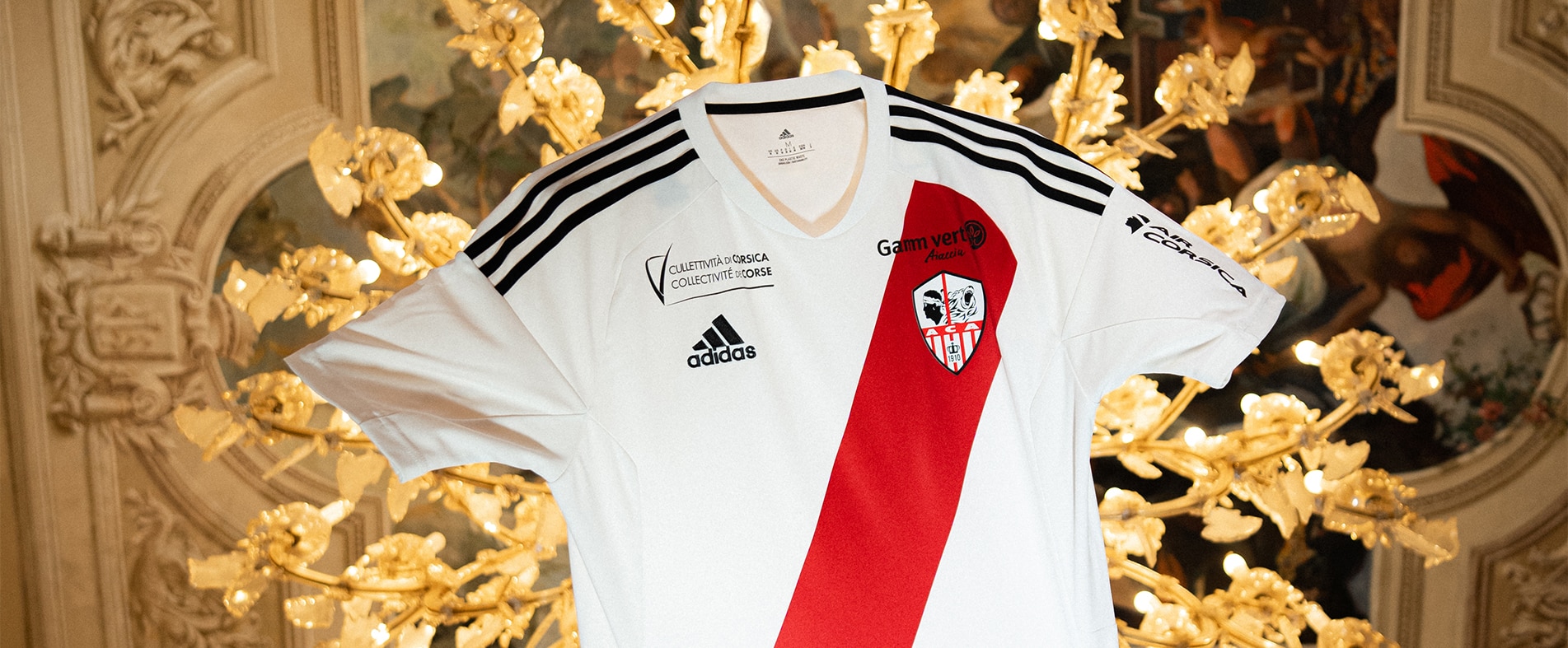 Maillot AC Ajaccio : la nouvelle tenue 2023-2024 dévoilée