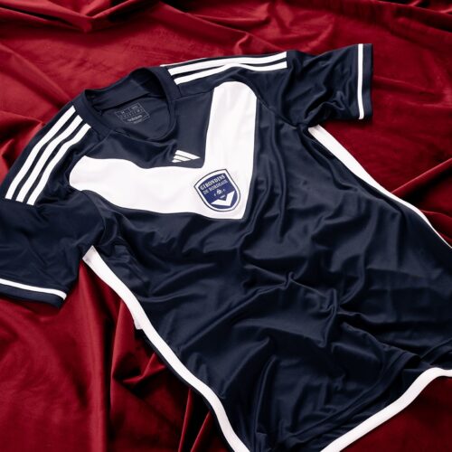 Maillot Bordeaux : les Girondins ressortent le maillot du titre de 84