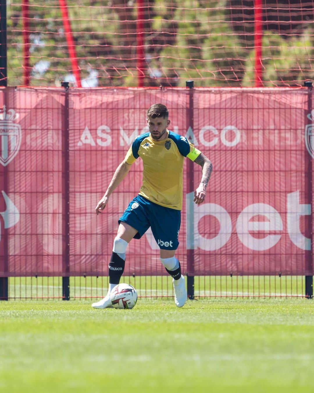 Quand l'AS Monaco joue avec un maillot training en amical