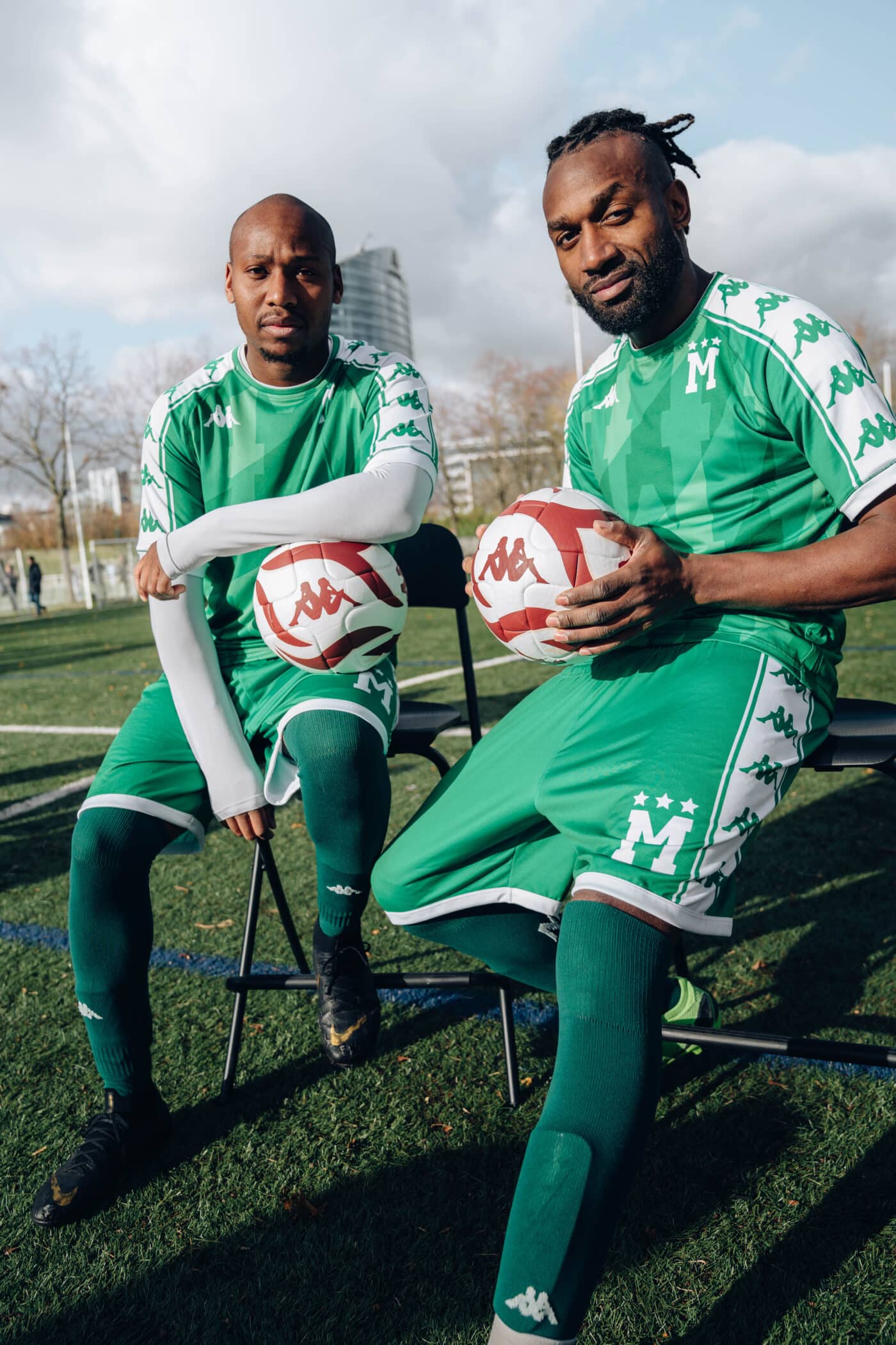 On shoote les maillots du Média FC de Gilbert Brisbois