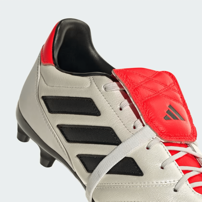 La Predator Mania Champagne d'adidas renait sur la COPA Gloro