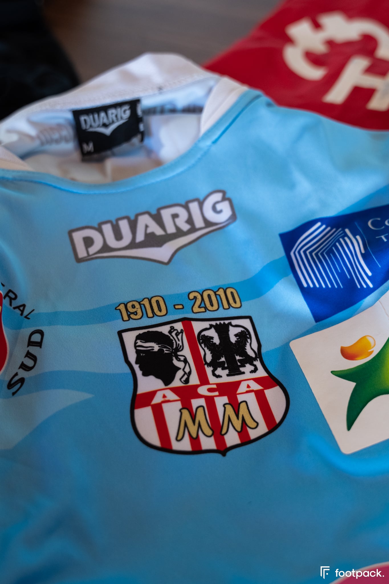 AC Ajaccio : Johan Cavalli présente ses maillots avant le derby