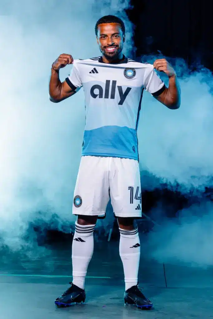 Le Charlotte FC dévoile son nouveau maillot domicile