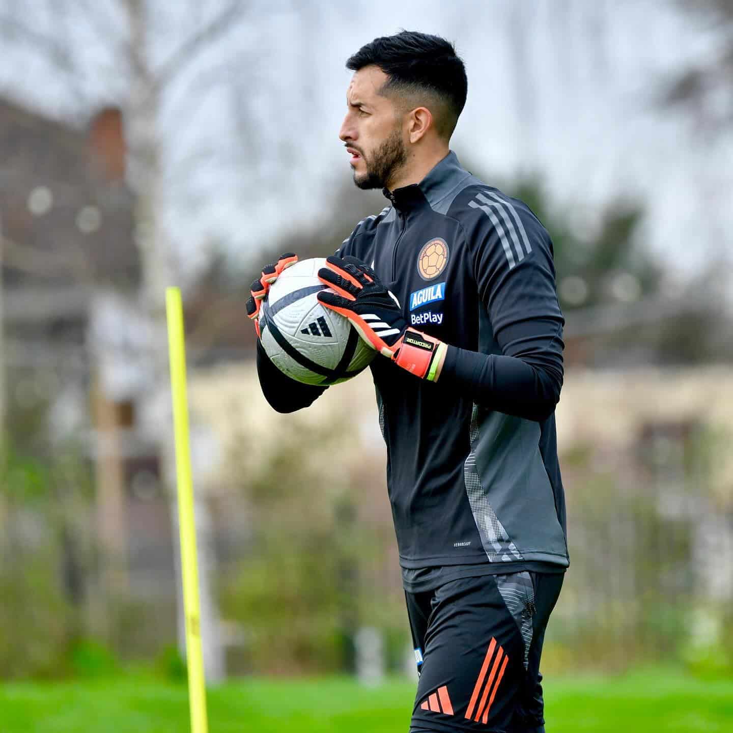 Les sélections adidas s'entrainent avec le ballon Roteiro de 2004