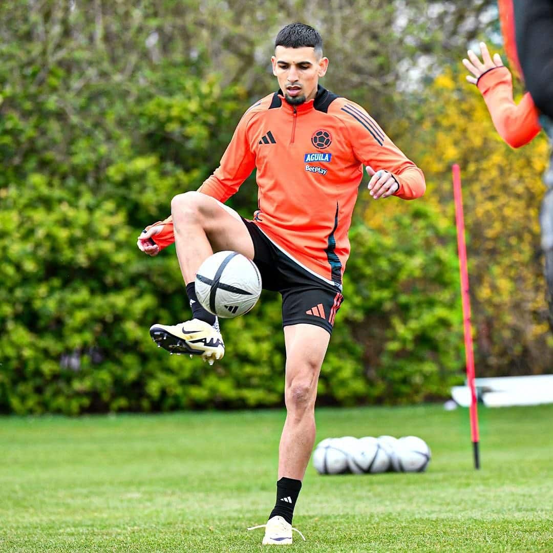 Les sélections adidas s'entrainent avec le ballon Roteiro de 2004