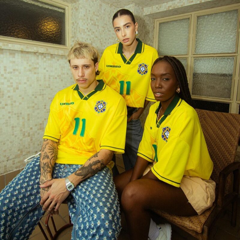 Umbro réédite ses maillots mythiques avec Over the pitch