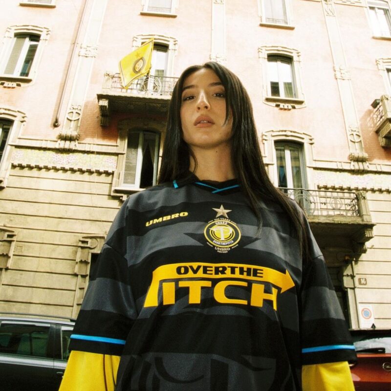 Umbro réédite ses maillots mythiques avec Over the pitch