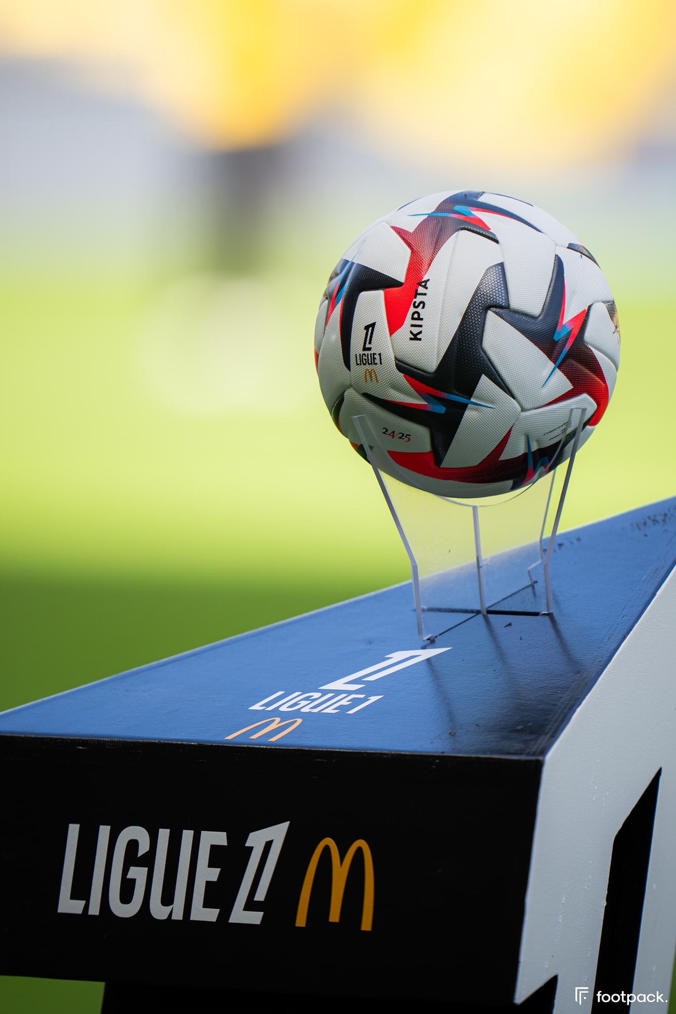Kipsta présente les nouveaux ballons de la Ligue 1 et Ligue 2 24/25