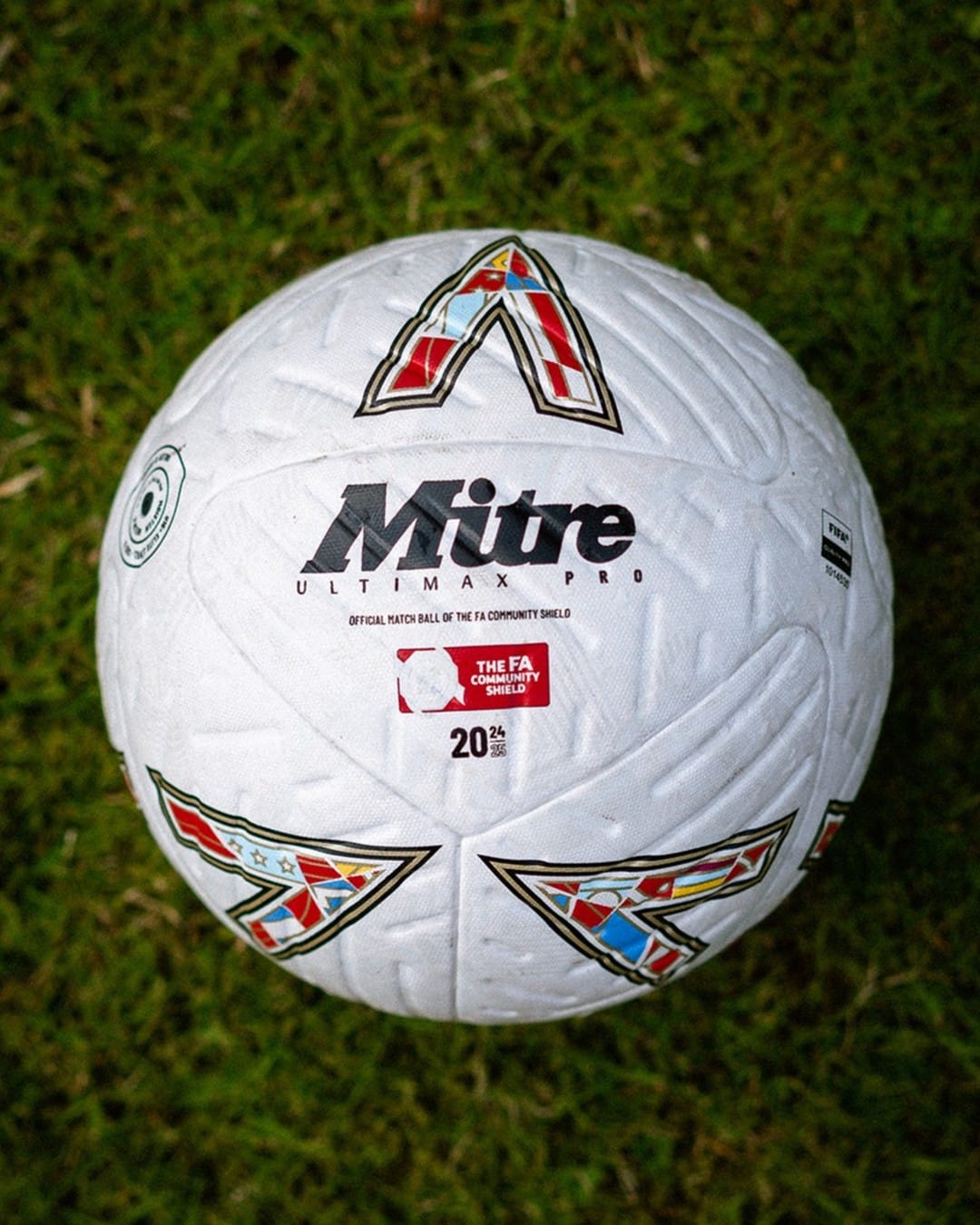 Un nouveau ballon Mitre pour le Community Shield 2024