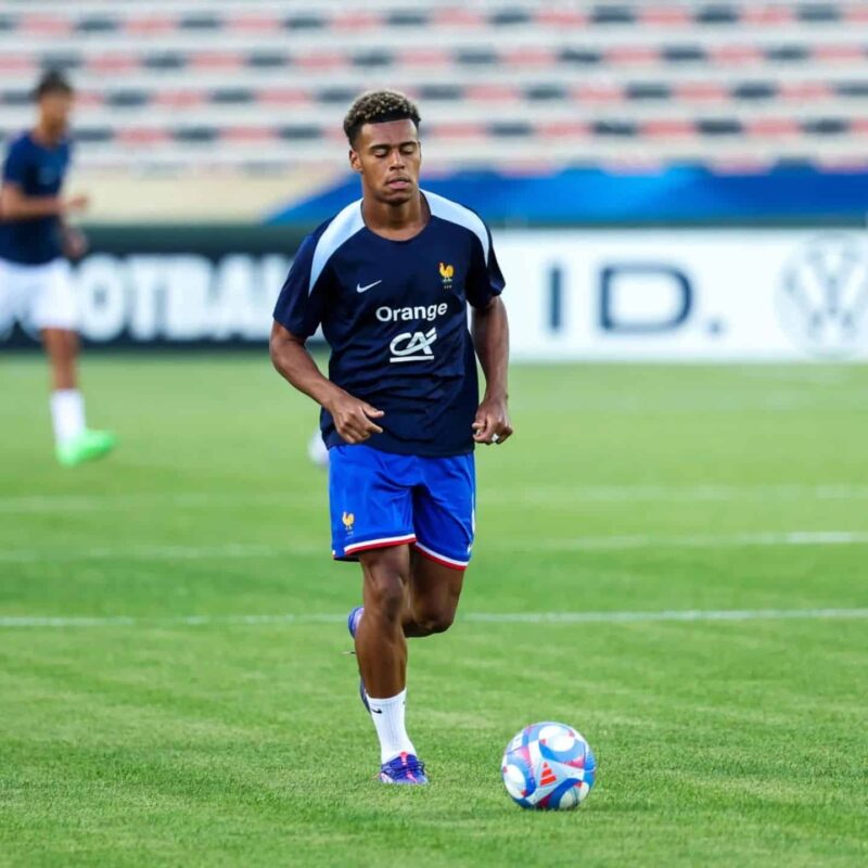 Désiré Doué avec la nouvelle Ultra 5 de PUMA