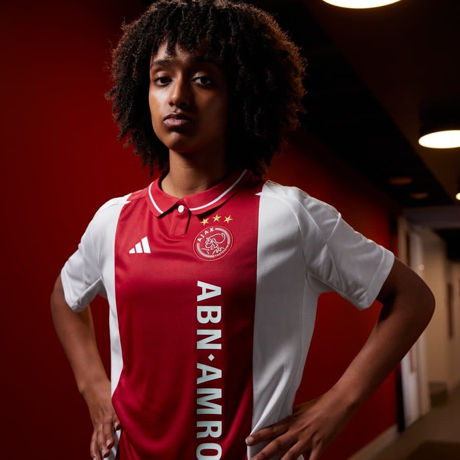 Maillot Ajax : une tenue inspirée des années 90 pour 2024/25