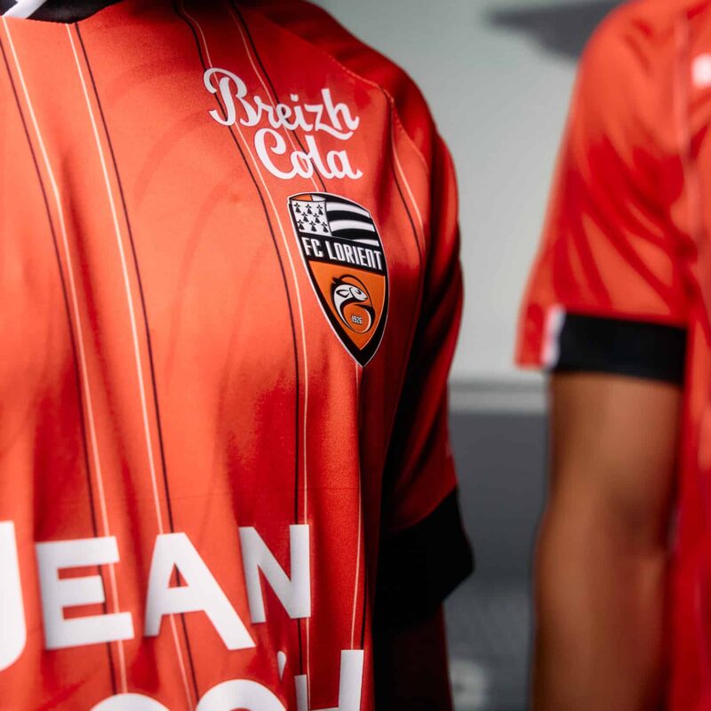 Des détails subtiles sur le maillot domicile 2024-2025 de Lorient