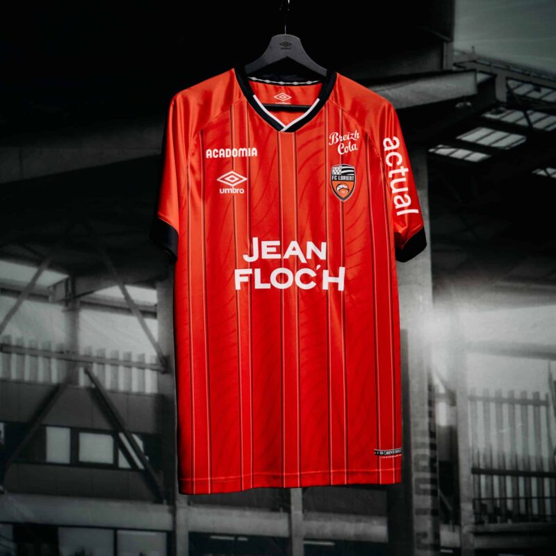Des détails subtiles sur le maillot domicile 2024-2025 de Lorient