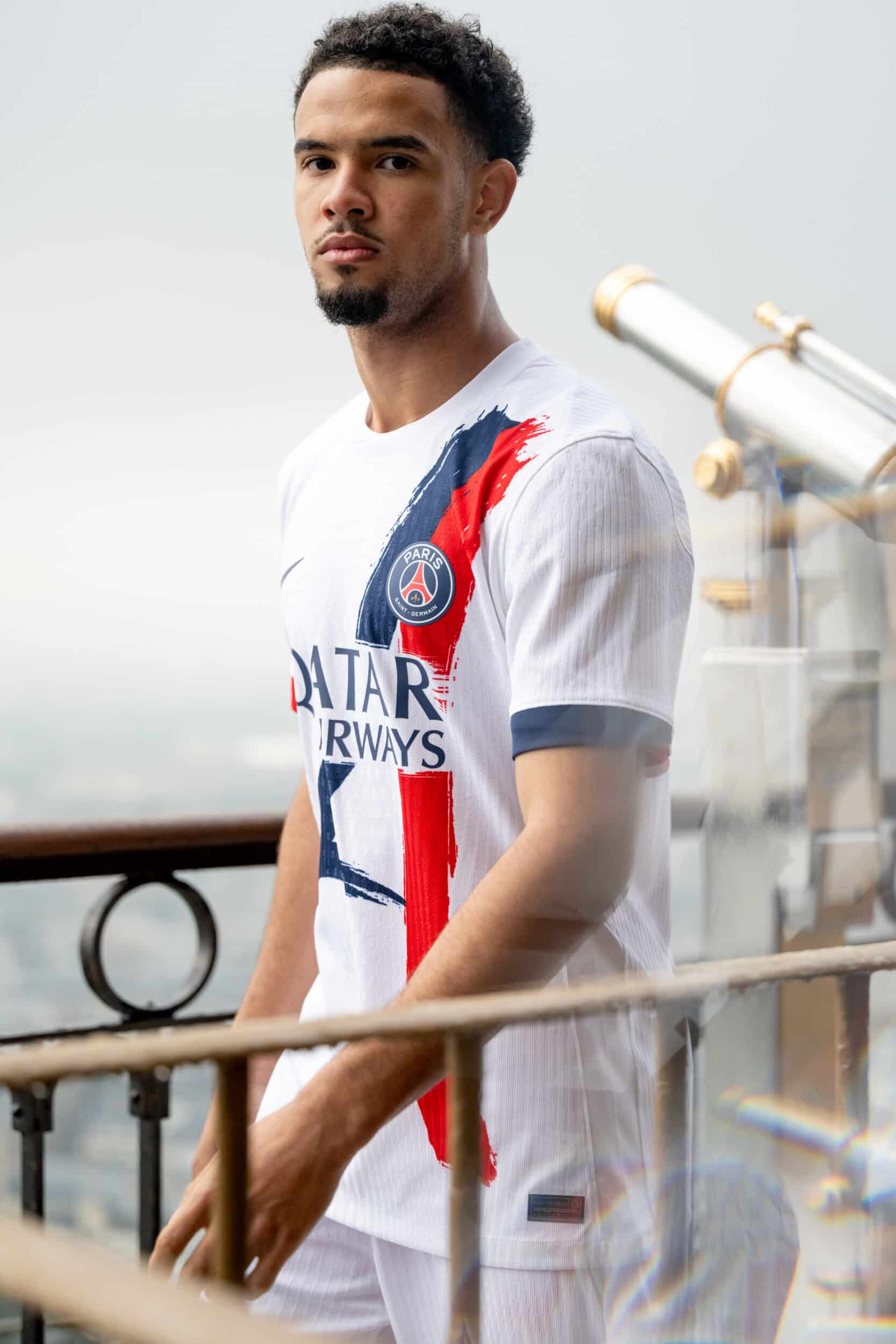 Maillot PSG : la Tour Eiffel sur la tenue extérieure 2024/25