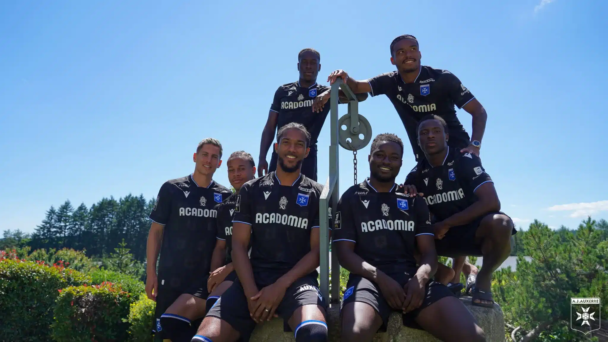 Maillot AJ Auxerre : les tenues pour 2025 dévoilées