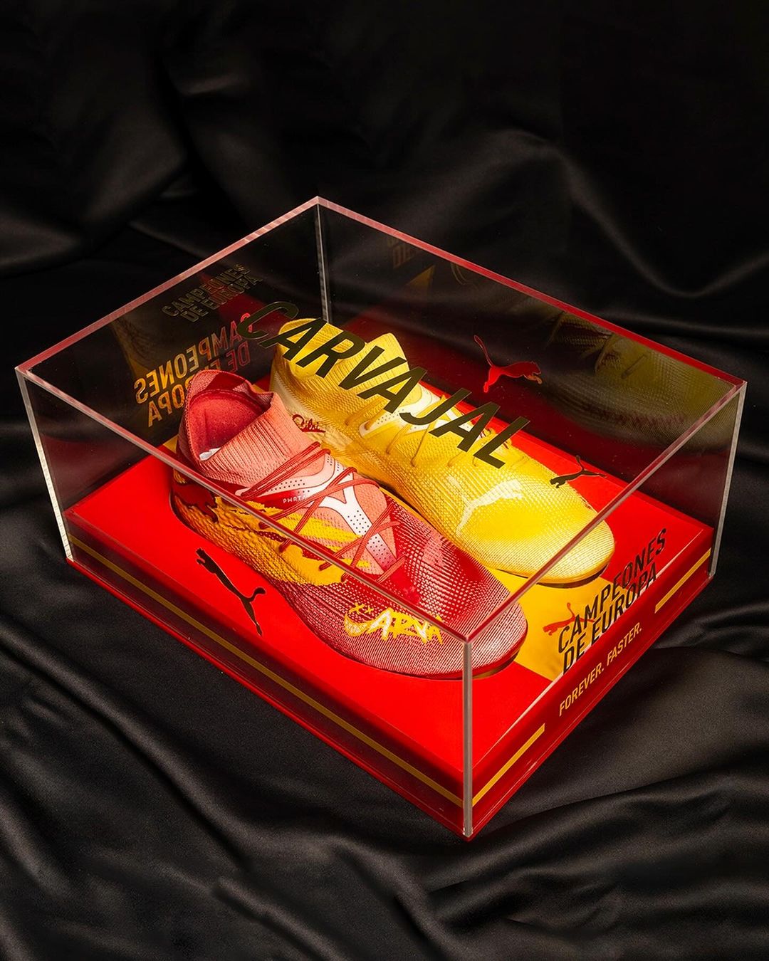 Carvajal et Cucurella reçoivent des crampons PUMA personnalisés